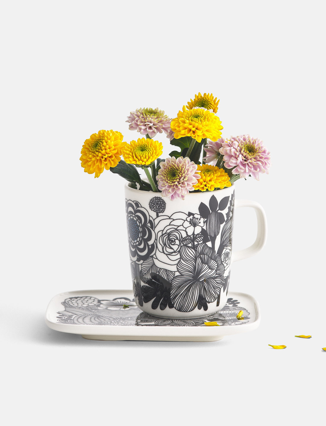 Kubek z porcelany z uchem 250 ml SIIRTOLAPUUTARHA Mug Black-White ...